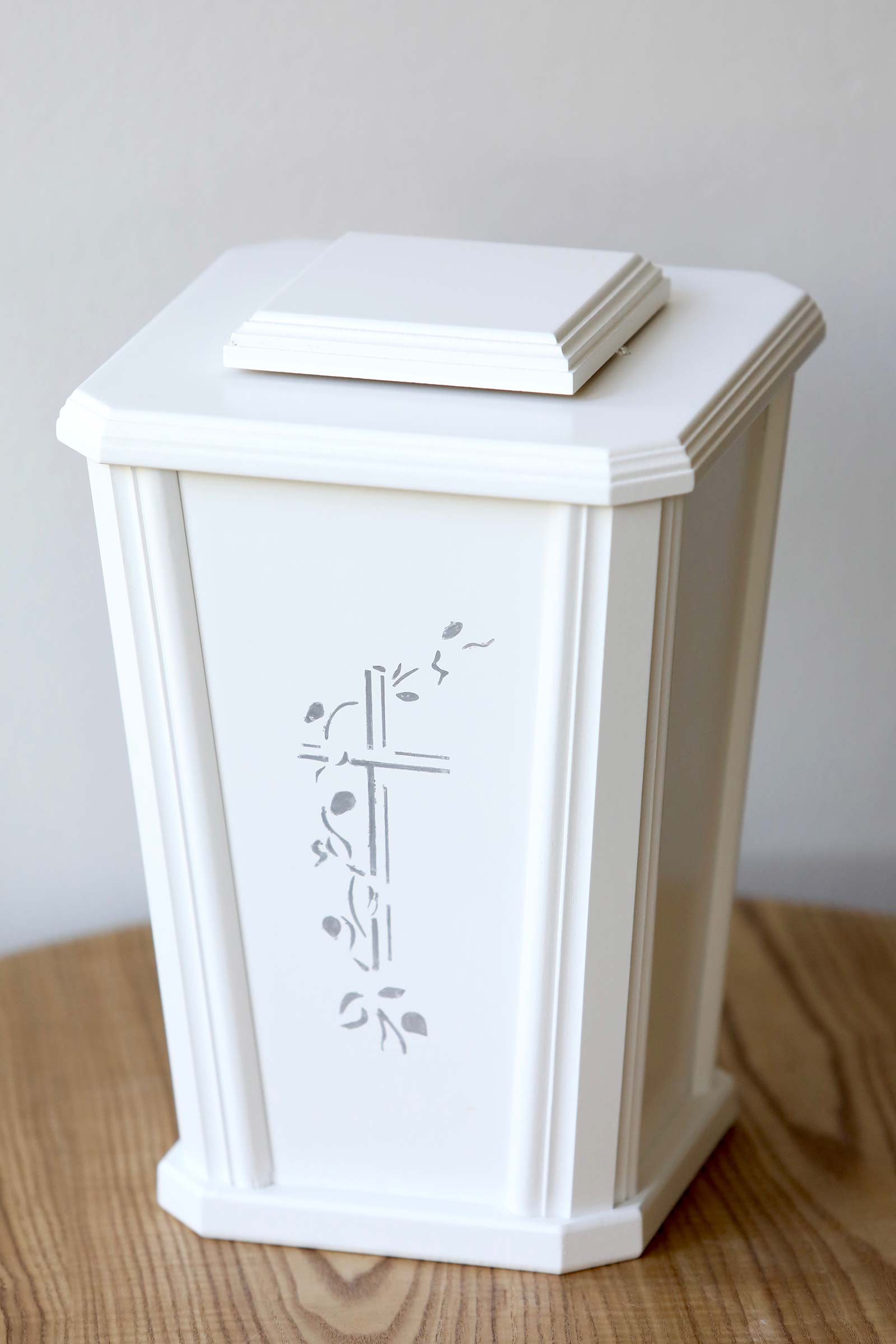 Arkut ja uurnat kotimaisuutta ja ekologisuutta vaalien