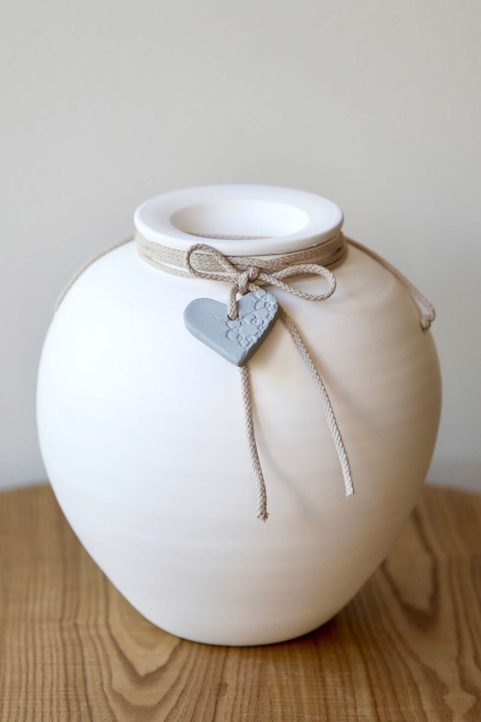 Arkut ja uurnat kotimaisuutta ja ekologisuutta vaalien