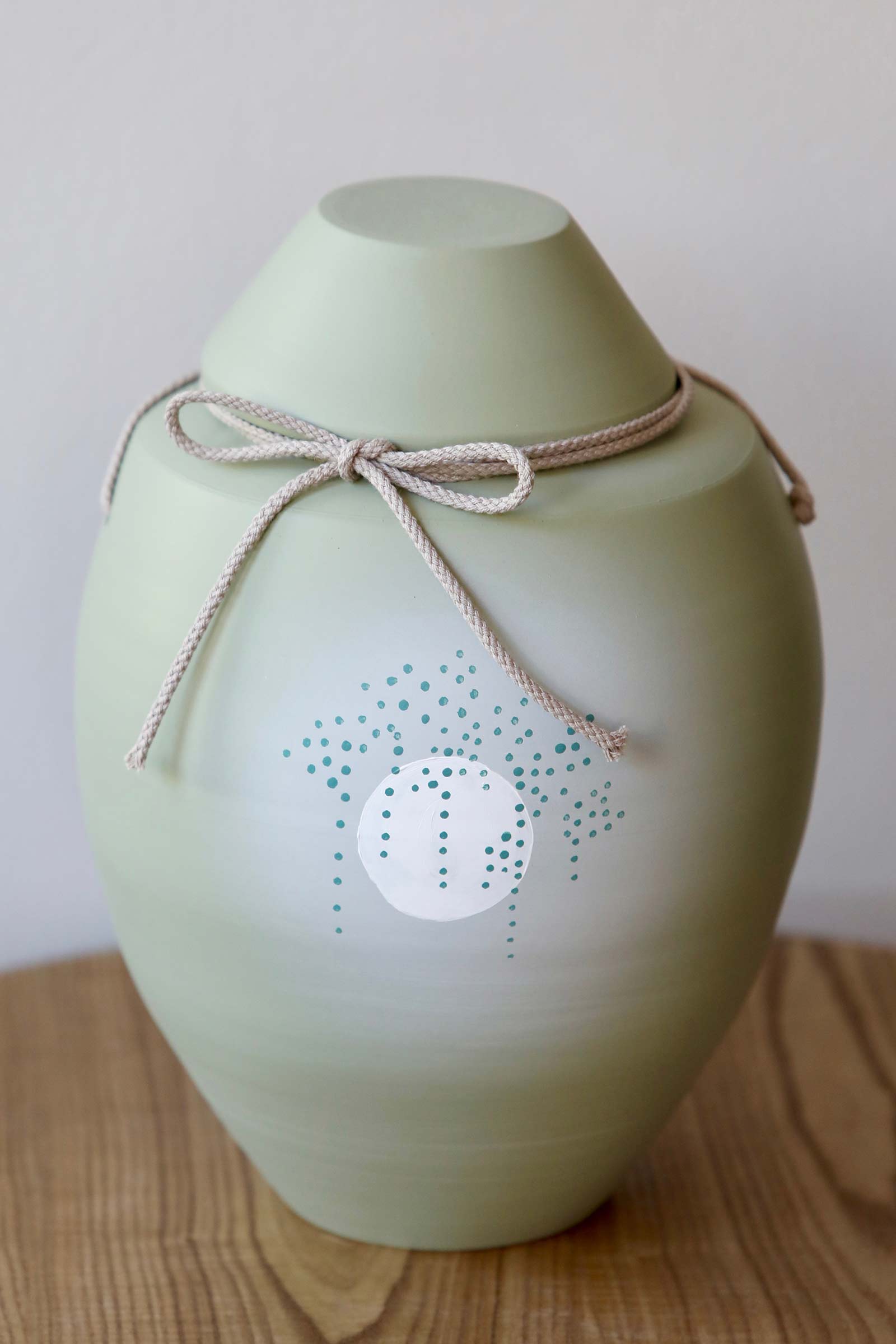 Arkut ja uurnat kotimaisuutta ja ekologisuutta vaalien